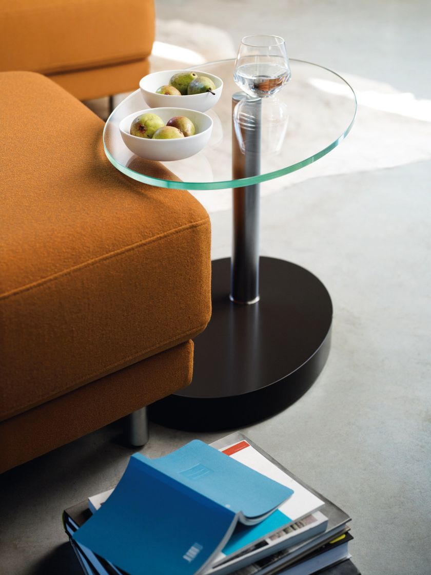 Oval glass side table ROLF BENZ 8200 By Rolf Benz design Sebastian Labs