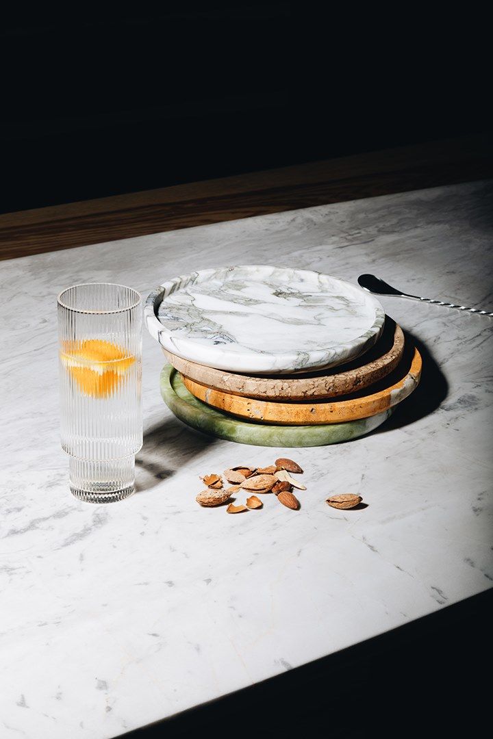 Round marble tray ROUND PLATE ARABESCATO By Maami Home design Fábio ...