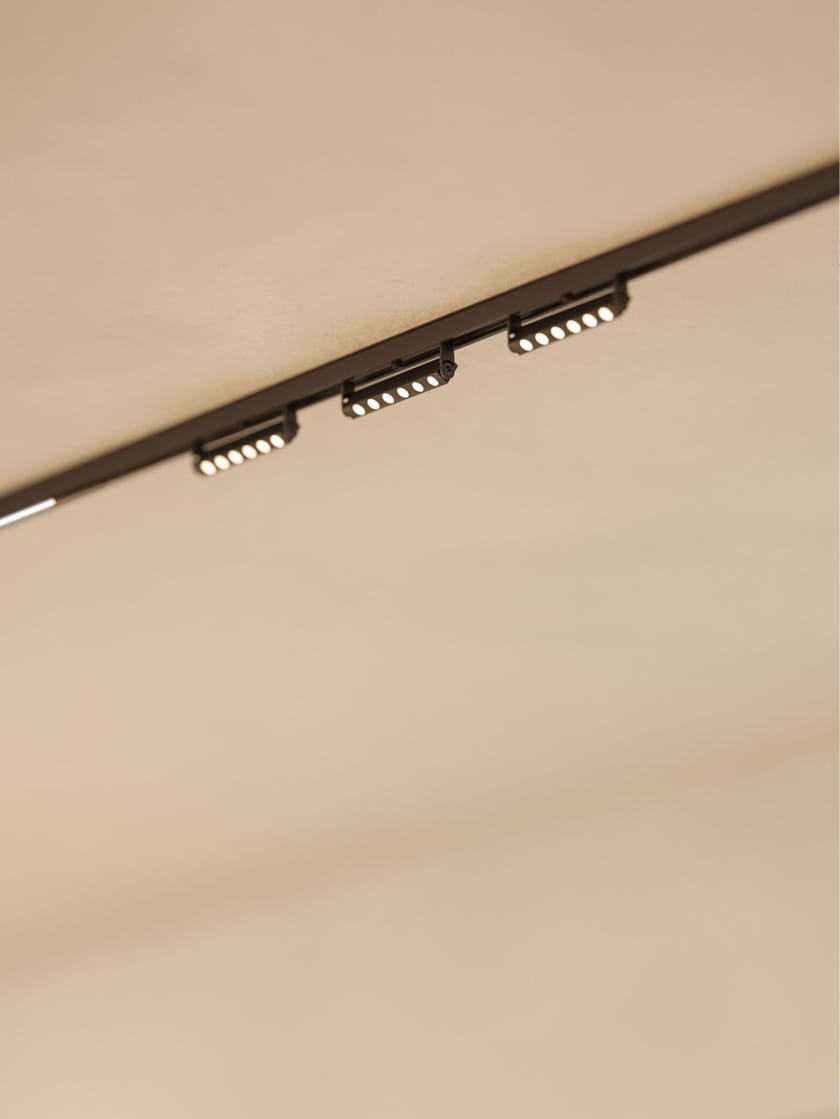 INCLINE 48 V DARK PERFORMANCE ADJUSTABLE LED aluminium track-Light By ...