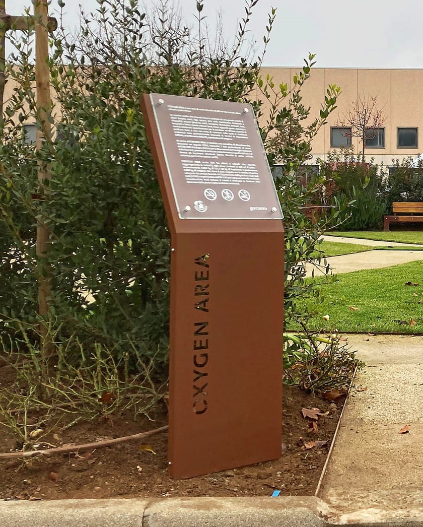 PAINTED METAL LECTERN Information stand By Remor