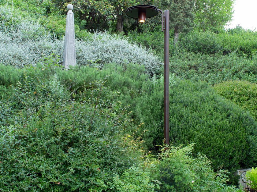 ISOLATORE 500 Garden lamp post By Renzo Serafini