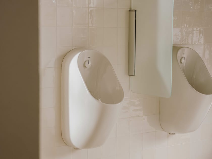 PROTON Urinario suspendido de cerámica By Roca