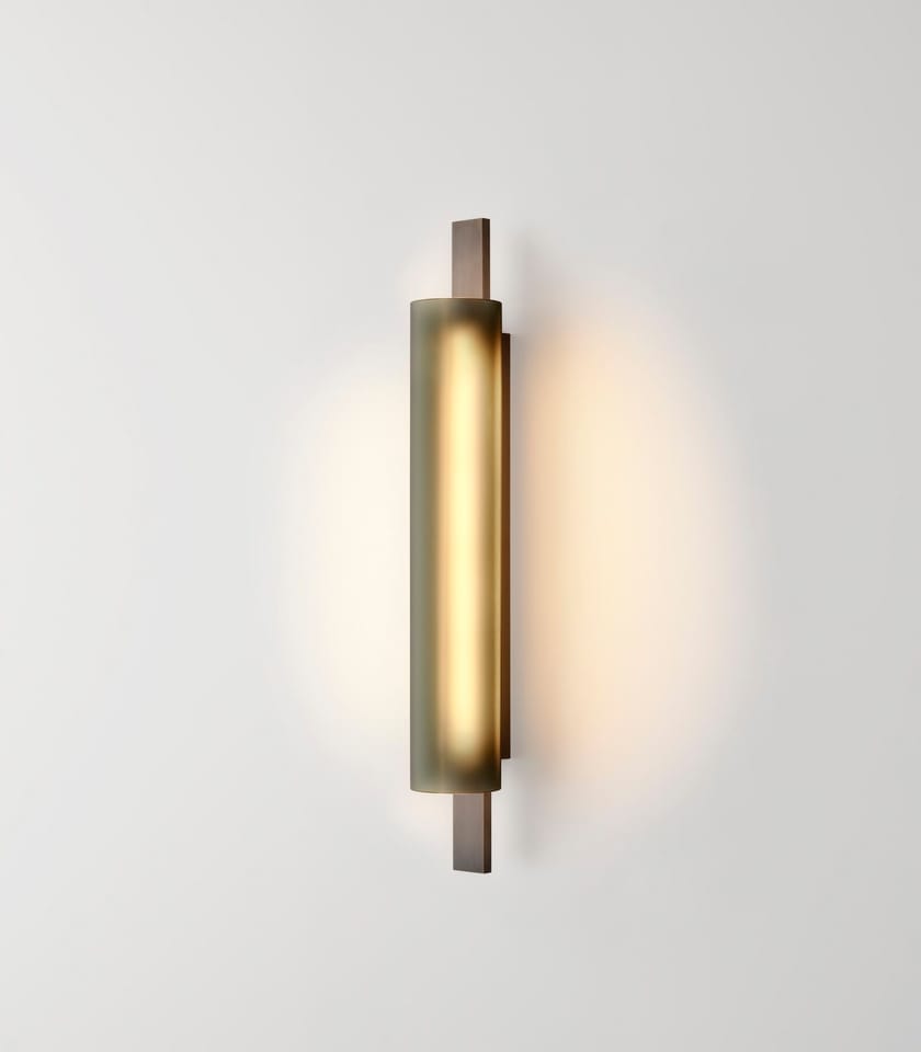 VOLANT Wall lamp By Ross Gardam