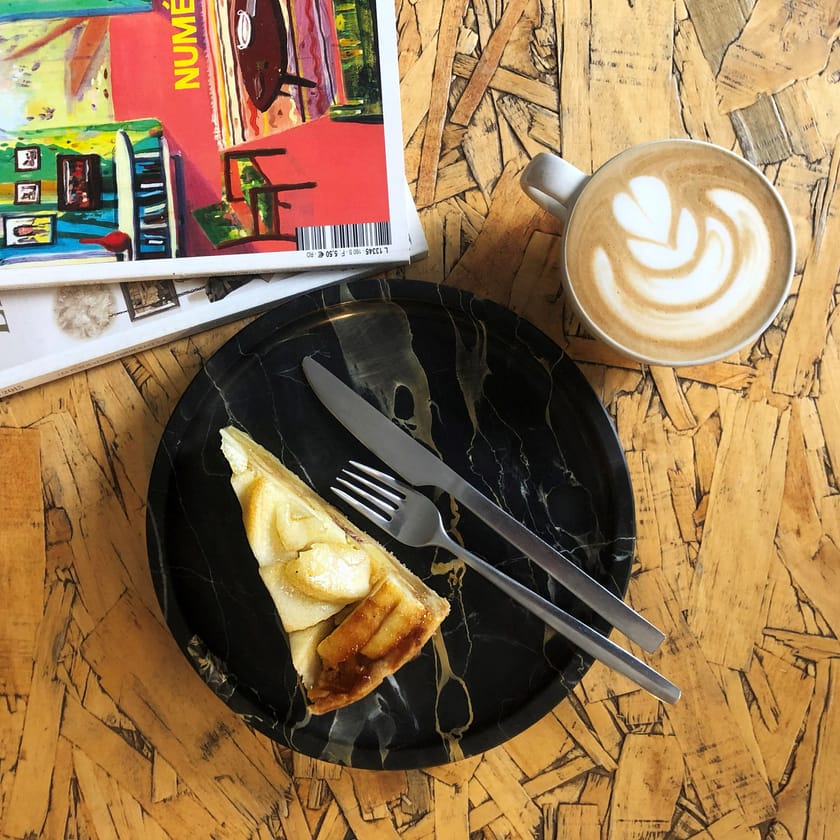 Round tray By Hatt design Jorge Macedo, Marcello Fernandes