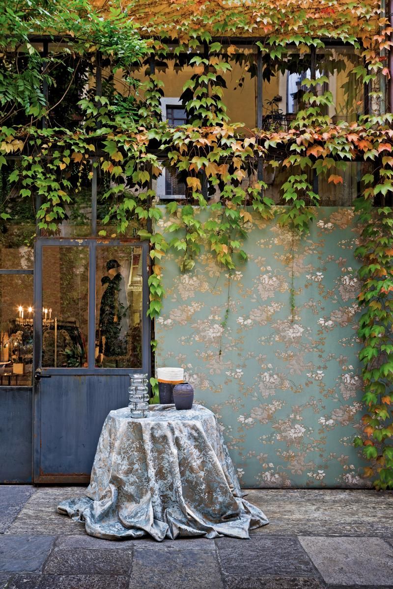 LADY HAMILTON WALL Papel pintado de flores By Rubelli