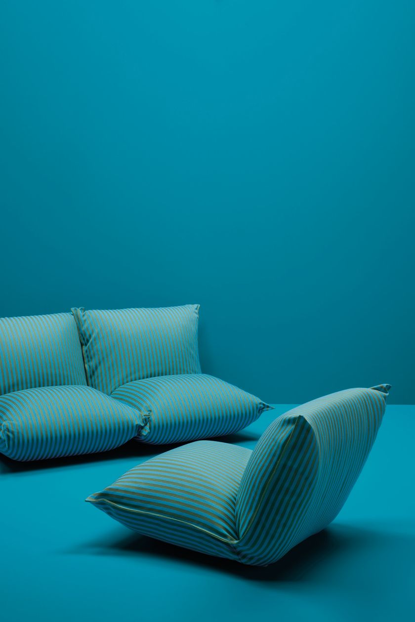 BREZZA RELAX Modular garden sofa in fabric By S-CAB