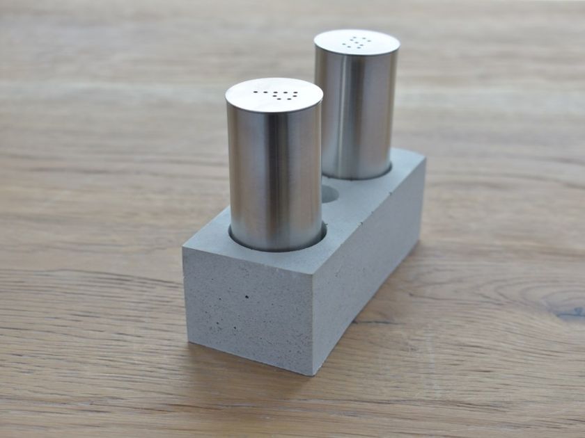 Salzstreuer aus Beton SALT SHAKER By betton Design Bronislav Javora