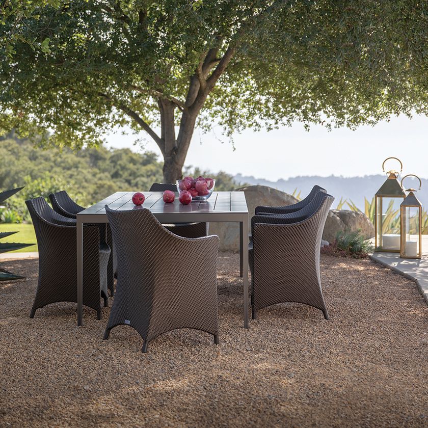 SAVANNAH | Table à manger By JANUS et Cie design Orlando Diaz-Azcuy