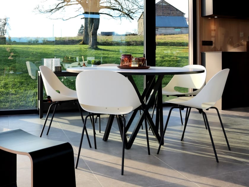 SB55 | Round table By Bulo design Stéphane Beel