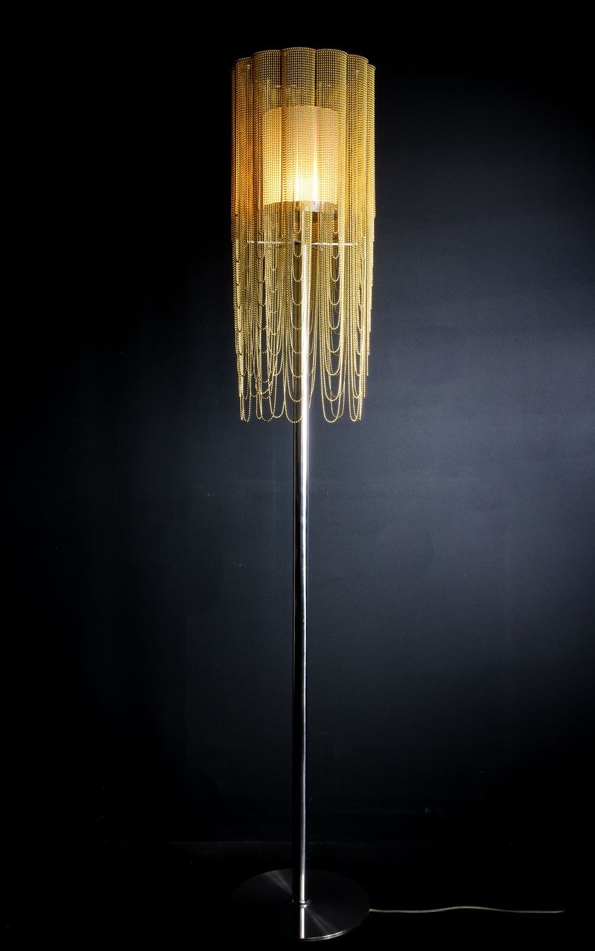 SCALLOPED LOOPED 落地灯 By Willowlamp | design Adam Hoets