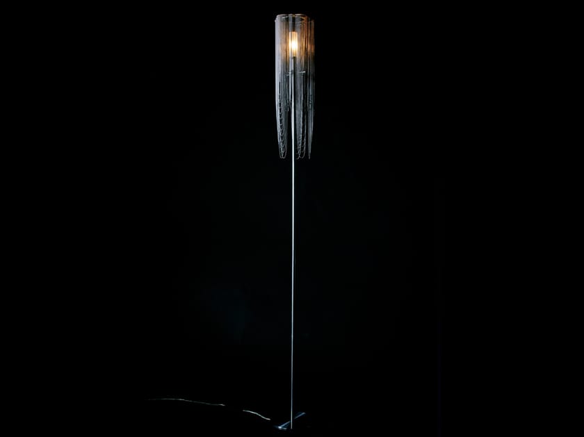 SCALLOPED LOOPED 落地灯 By Willowlamp | design Adam Hoets