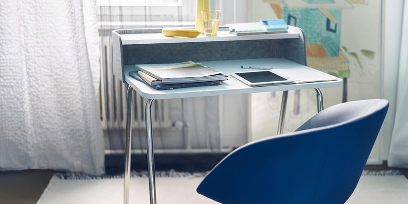 Desk with melamine top and felt screen SECRETAIR HOME By Sedus