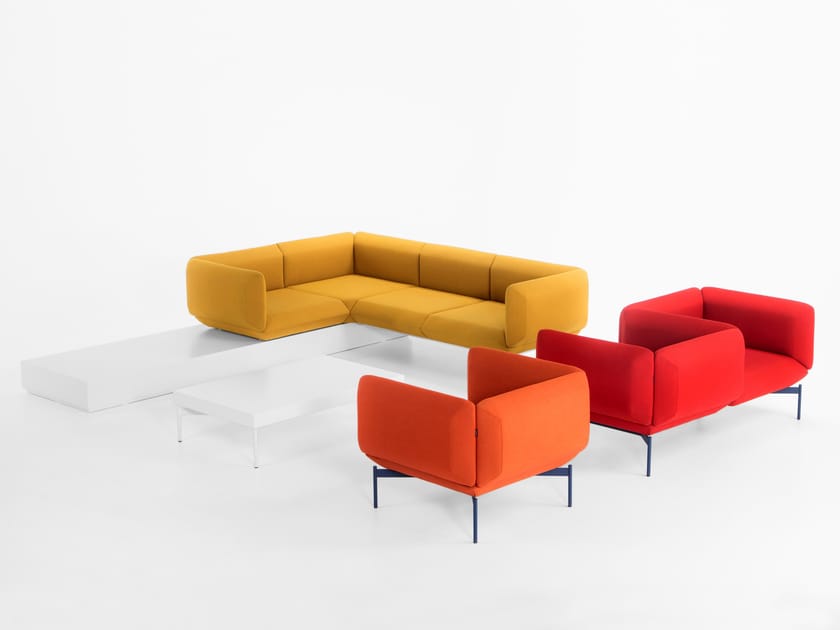 SEGMENT Armchair with armrests By prostoria