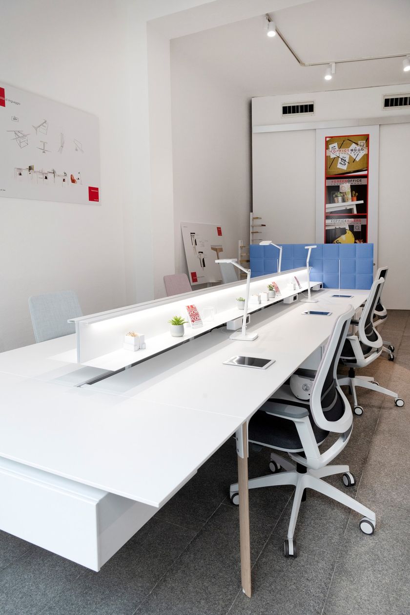 SEVENTY SEVEN | Office desk with sound absorbing screens Seventy seven ...