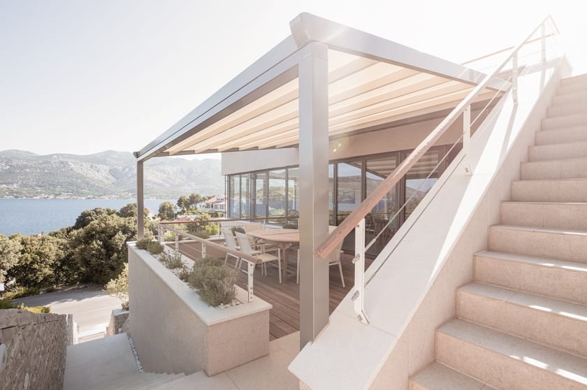 Pergola addossata in PVC con copertura scorrevole SINTESI - HELLA ...