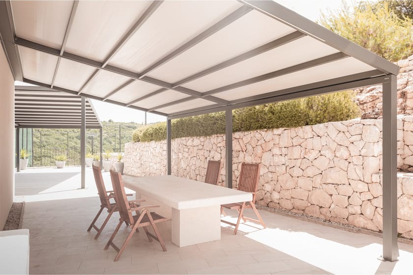Pergola addossata in PVC con copertura scorrevole SINTESI - HELLA ...