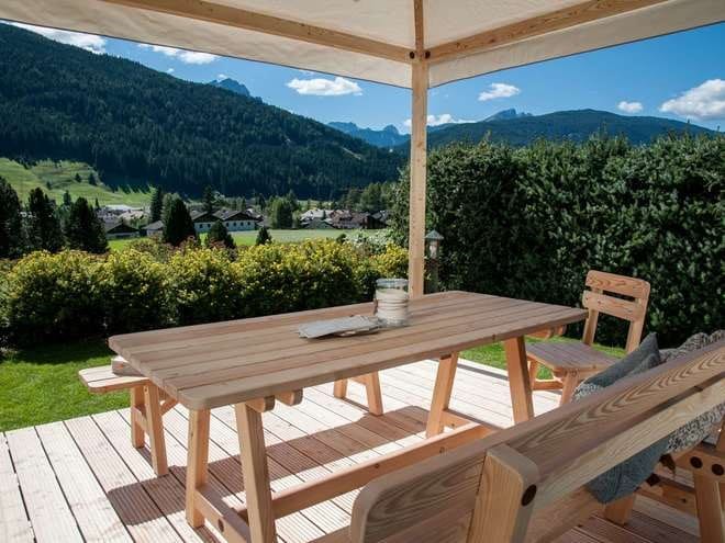 SIRMIONE | Larch table By PIRCHER OBERLAND