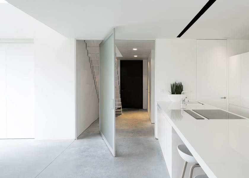 Porta a bilico in alluminio e vetro con asse centrale SKD75 SILVER ...