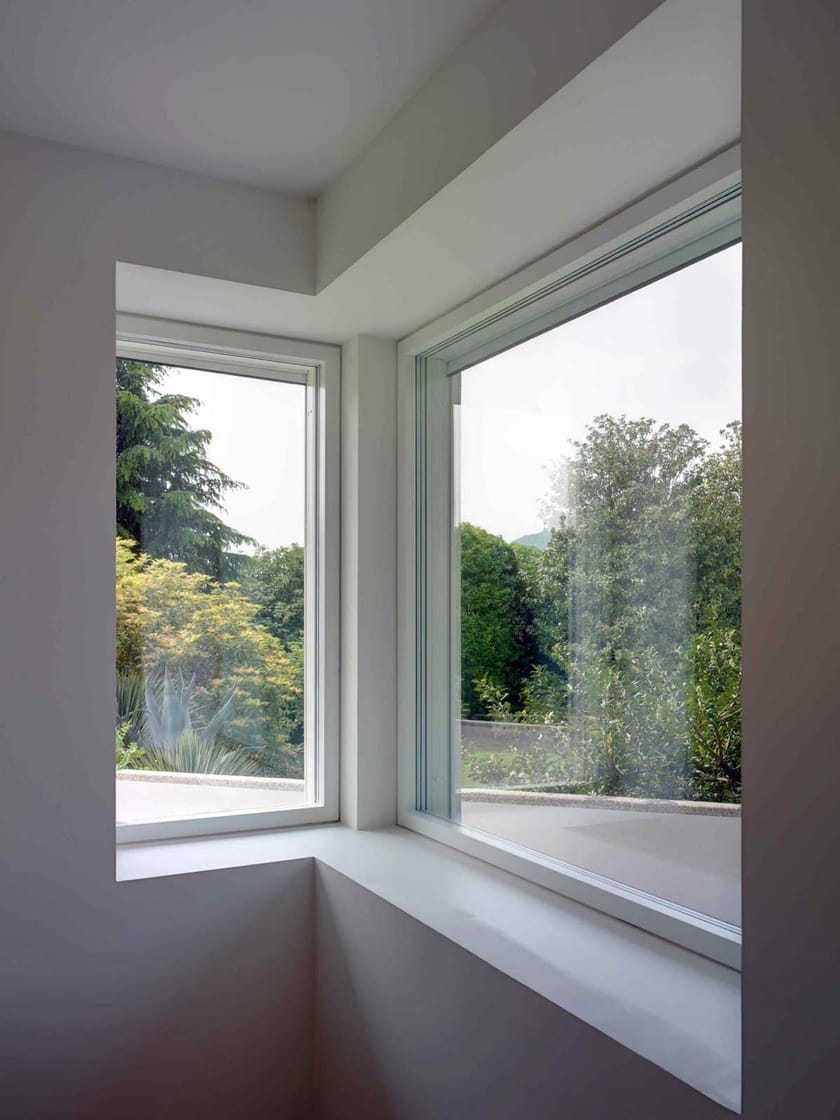 Finestra a battente in legno con doppio vetro SKYLINE WINDOW ...