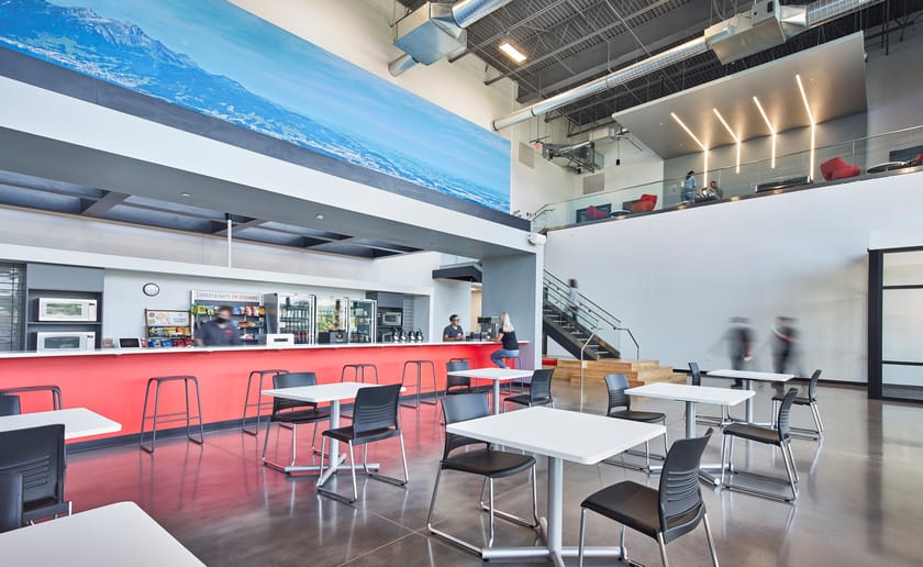 Rivestimento in Solid Surface SNOW MIST 7848 Collezione Avonite® Chip ...