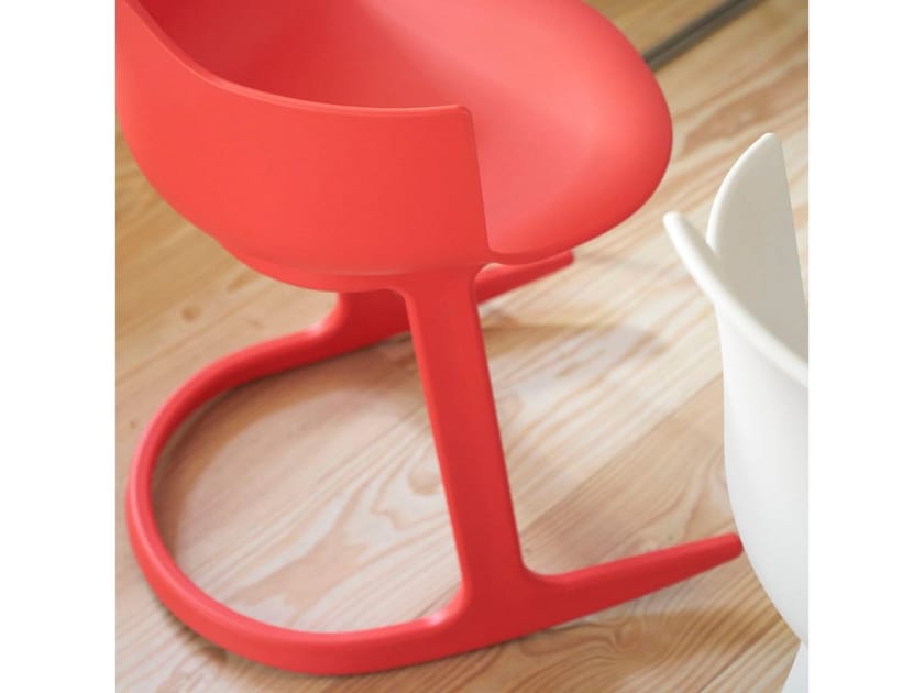 SOCIAL® TILT Rocking polypropylene chair with armrests By Varier Furniture