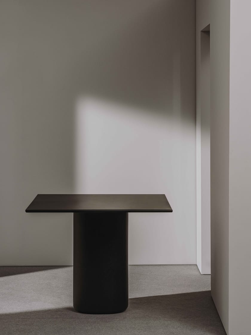 SOLID ME03651 Table base By Andreu World