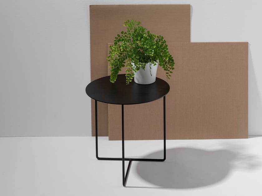 Round steel sheet side table SOLID SIDE TABLE #03 By weld & co