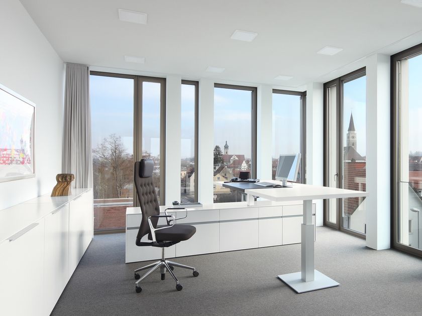 SONO Rectangular wooden executive desk By RENZ | design Justus Kolberg