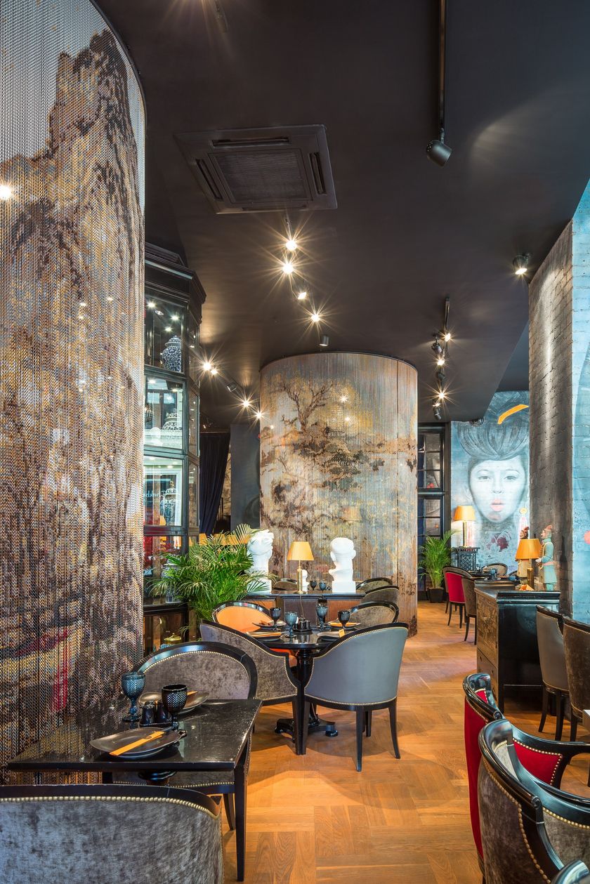 SPACE DIVIDER - CURVED RESTAURANT Aluminium chain curtain By Kriskadecor