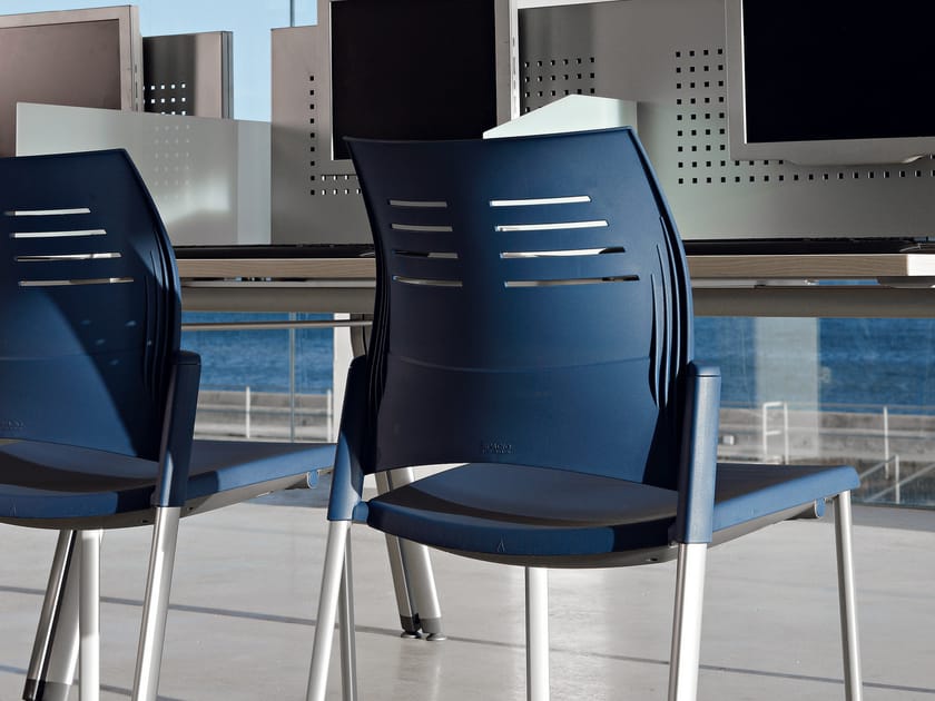 SPACIO Training chair with armrests By ACTIU | design Sigfrido Bilbao