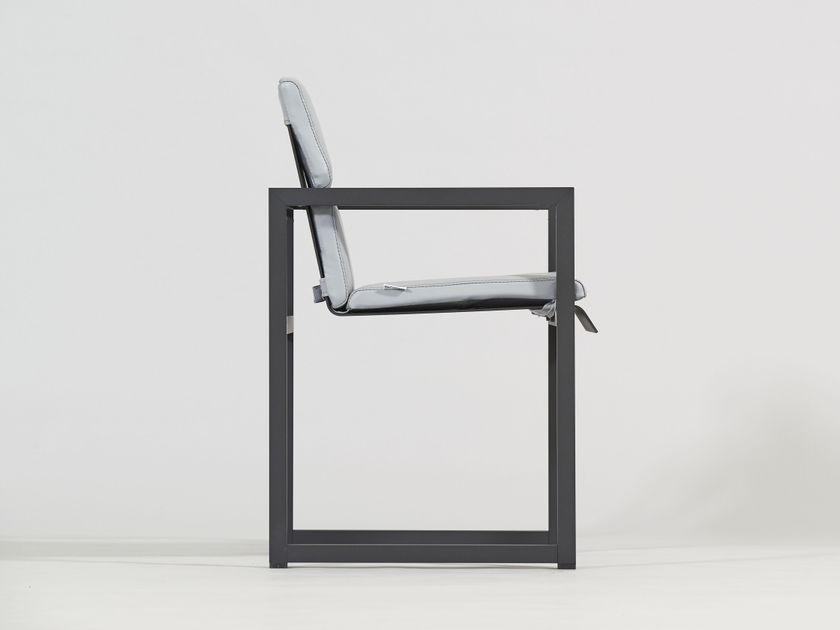 SPIKES | Chair with armrests By Sachi