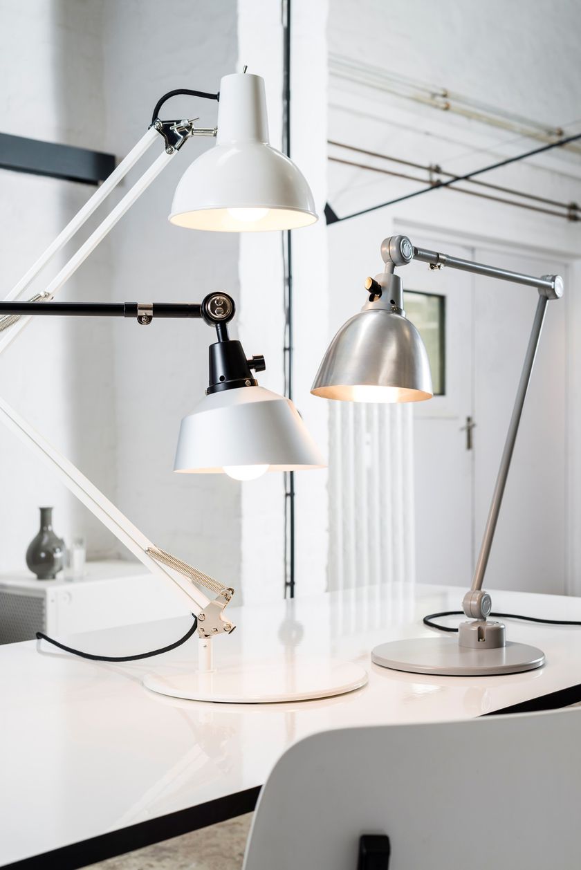 SPRING-BALANCED LAMP | Desk lamp By Midgard