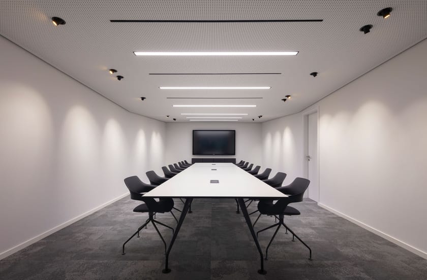 SPY 52 ST By Delta Light