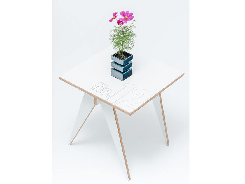 ST 12 | Tisch aus Schichtholz Quadratischer Tisch aus Schichtholz By ST ...