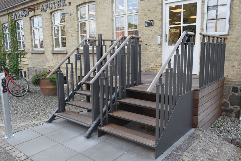 SURFACE Platform lift By STANNAH