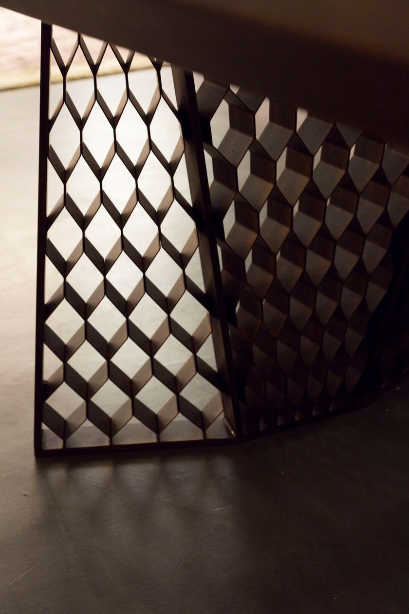 STEALTH 桌子 By Henge | design Massimo Castagna