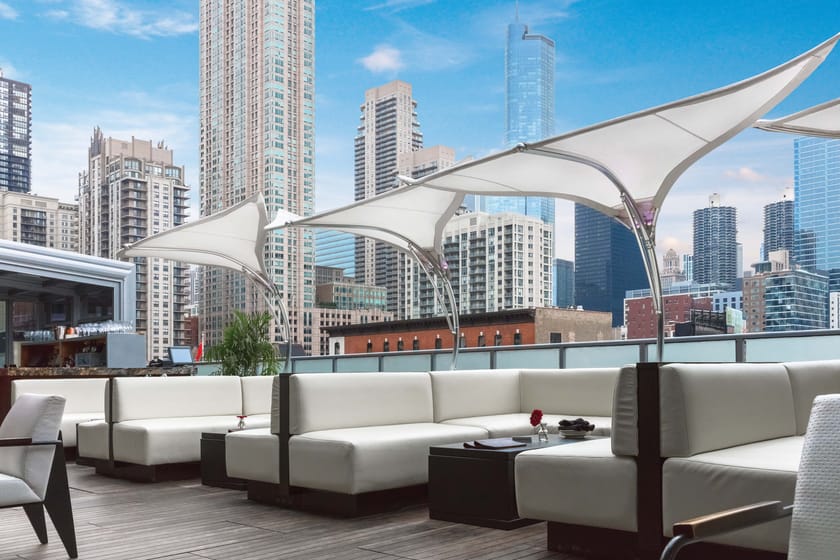 STINGRAY Triangular fabric Garden umbrella By Tuuci