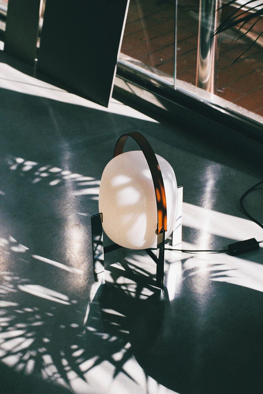 CESTA METÁLICA LED Glass and Stainless Steel table lamp By Santa & Cole ...