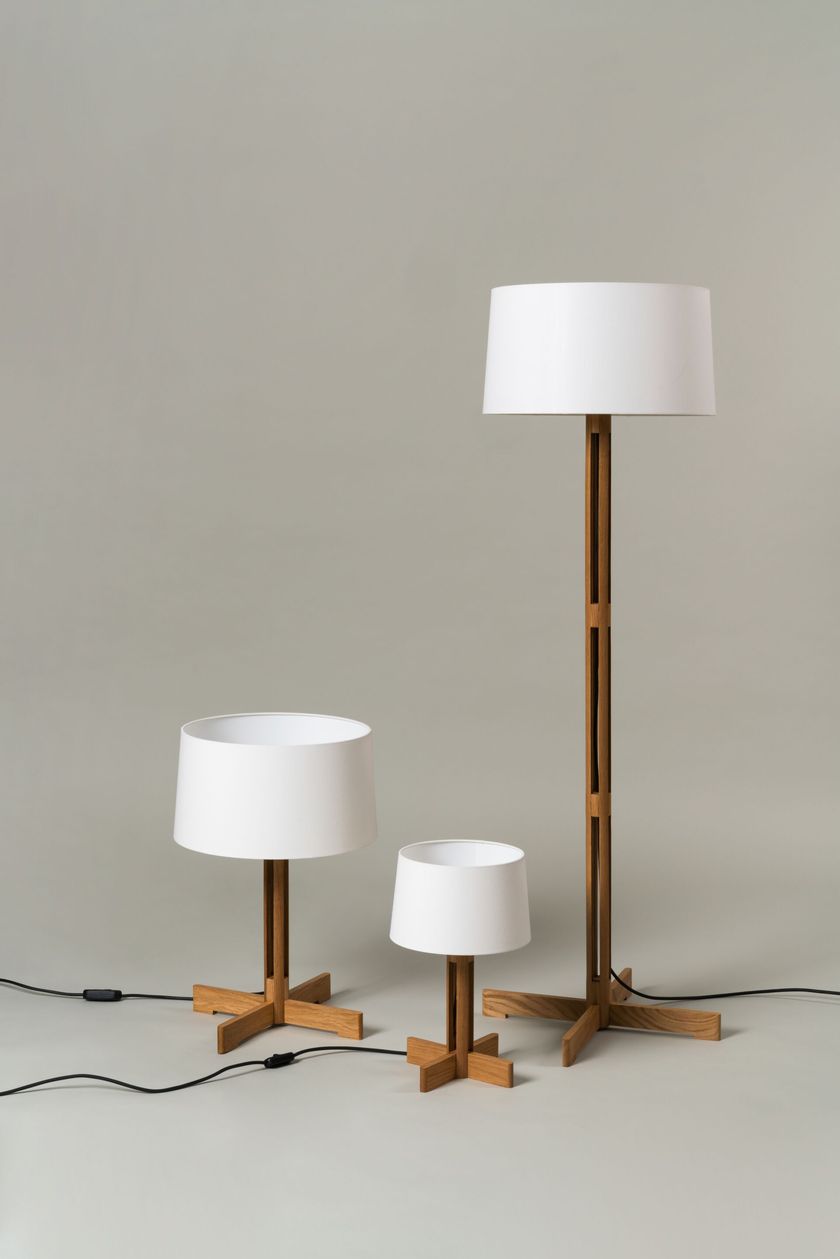 FAD FIJA LED oak floor lamp By Santa & Cole | design Miguel Milà