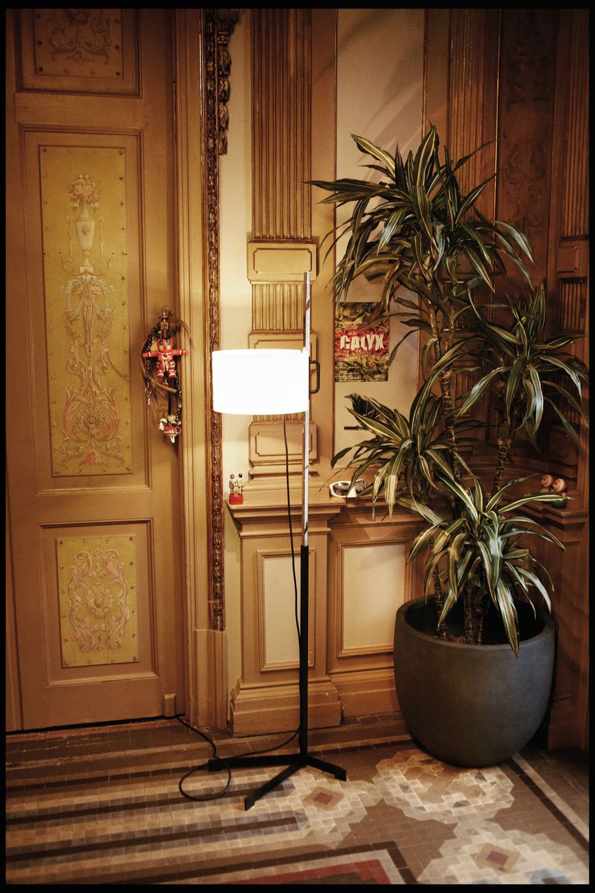 TMC LED height-adjustable metal floor lamp By Santa & Cole | design ...