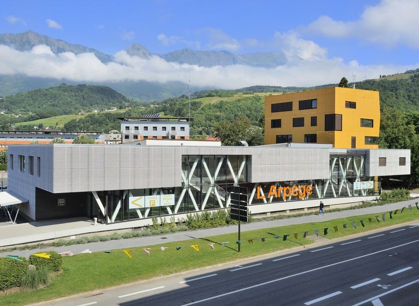 Expanded metal Stretched mesh for facade finish FAÇADE By METAL DEPLOYE