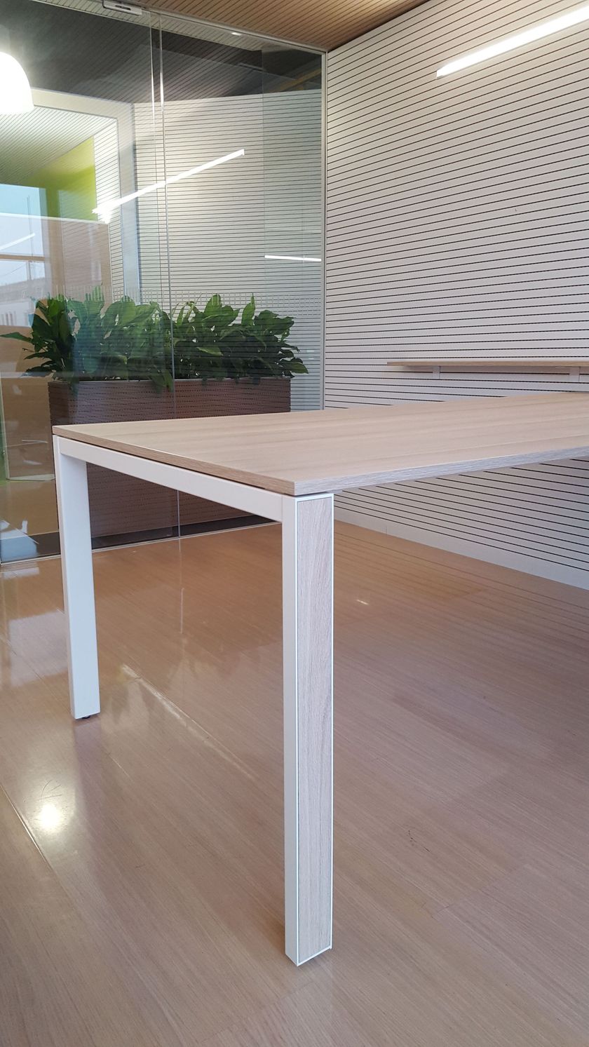 TEAM Office desk By Stefani