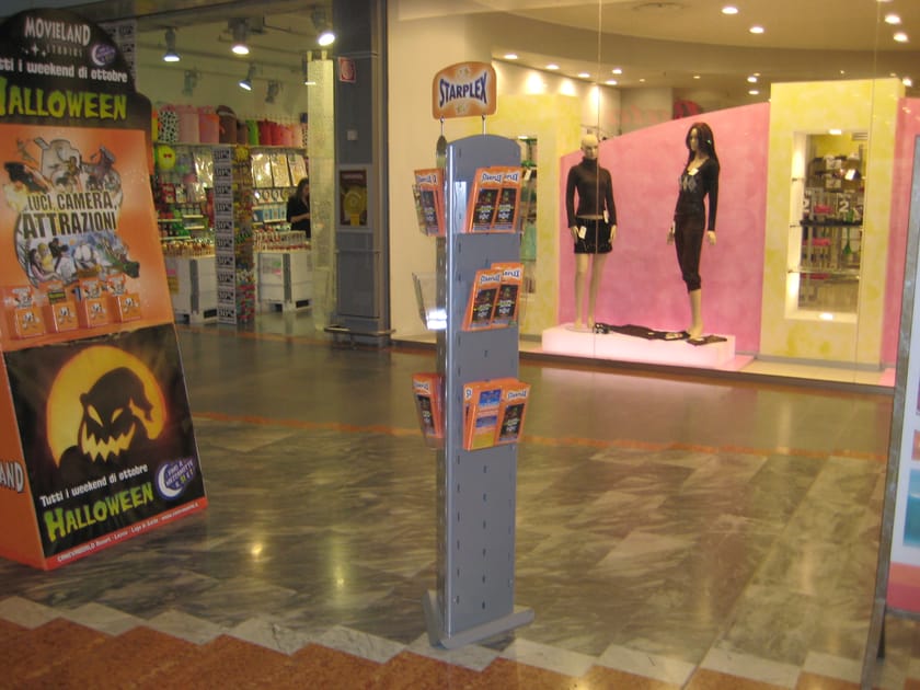 Three-sided display stand T-TOWER By GEPROM design