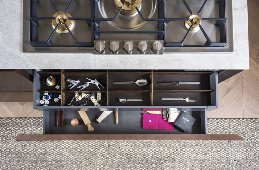 T30 / D90 Custom kitchen with island without handles By TM Italia Cucine