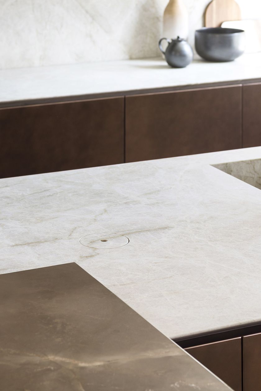 T30 / D90 Custom kitchen with island without handles By TM Italia Cucine