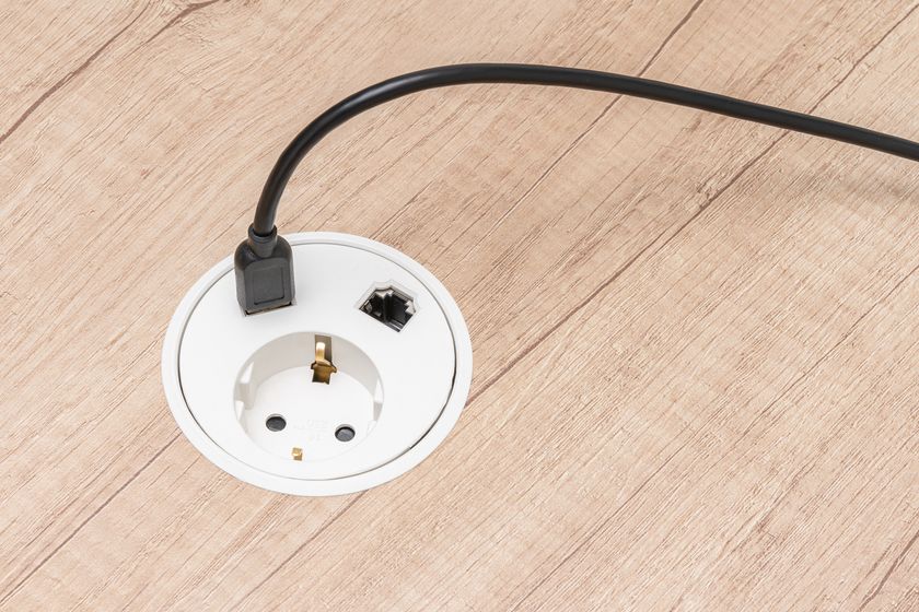 TACK | Table Round MDF meeting table with USB By MDD
