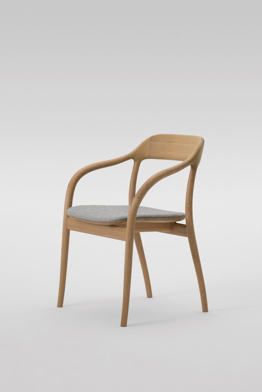 TAKO Oak chair with integrated cushion By Maruni | design Naoto Fukasawa