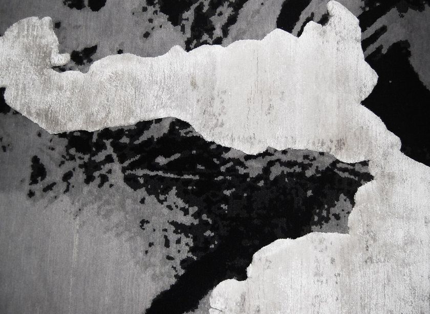 TARFALA PERMAFROST NIGHT EDIT Handgearbeiteter Teppich By HENZEL STUDIO ...