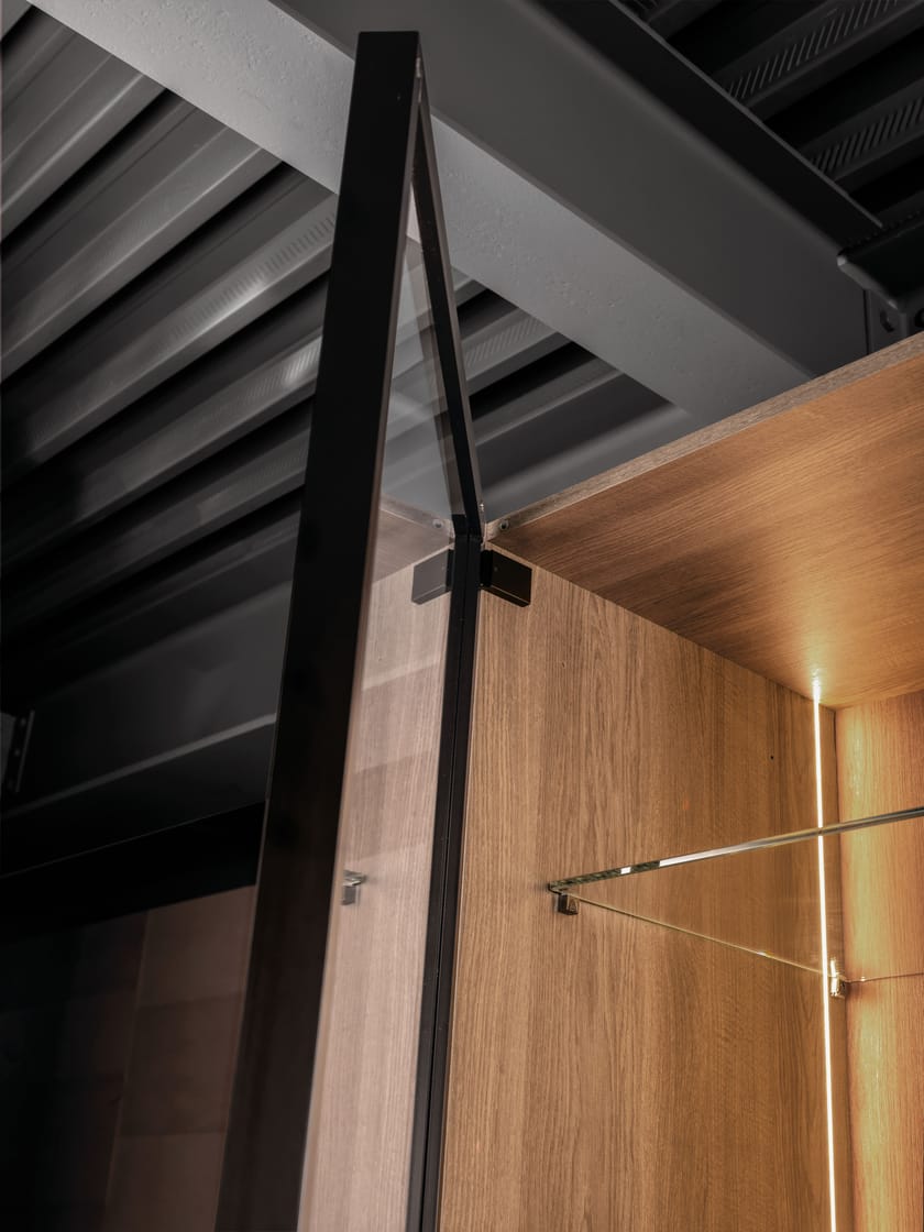 TECA Tempered glass display cabinet By Euromobil | design Roberto Gobbo