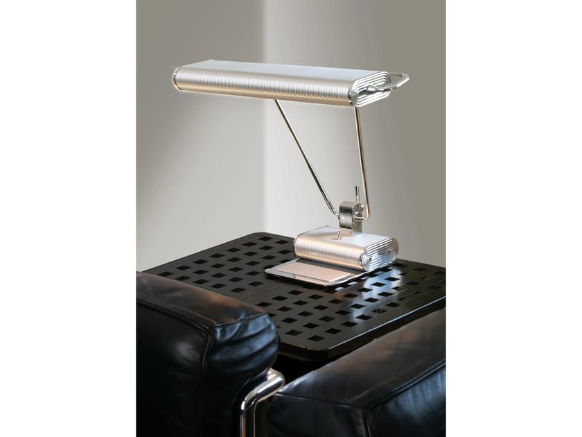 AD 34 Table lamp By TECNOLUMEN®